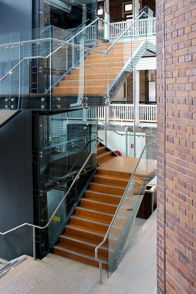 Mater 6-01-LR - Queensland Glass